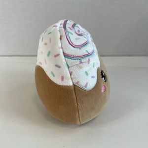 Squishmallows | Toys | Squishmallow 5 Chanel The Cinnamon Roll Bun ...